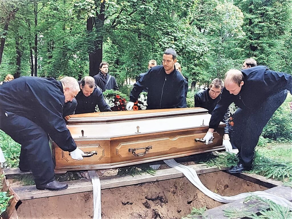 Apbedīšanas birojs SVECES 00-24 - Apbedīšana